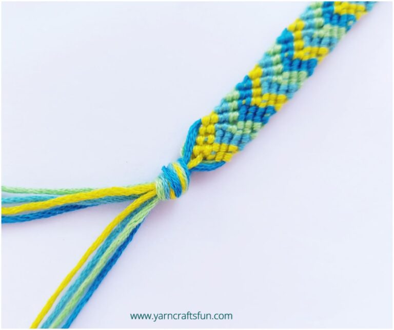 Easy Chevron Friendship Bracelet Pattern - yarncraftsfun.com
