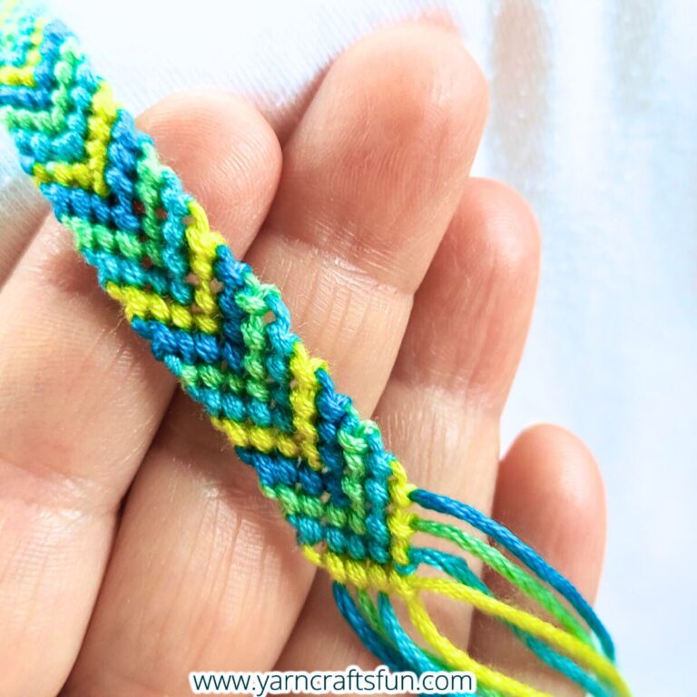 Easy Chevron Friendship Bracelet Pattern - yarncraftsfun.com